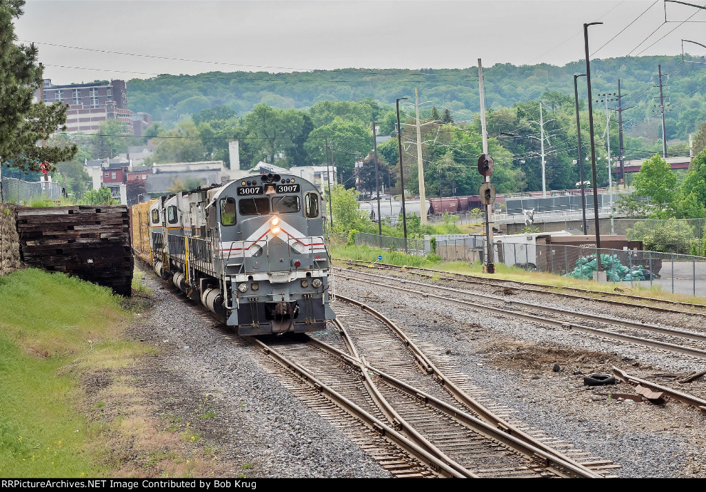 Delaware Lackawanna freight PO75-22 comes down the hill on the ex-Lackawanna Pocono main line ...